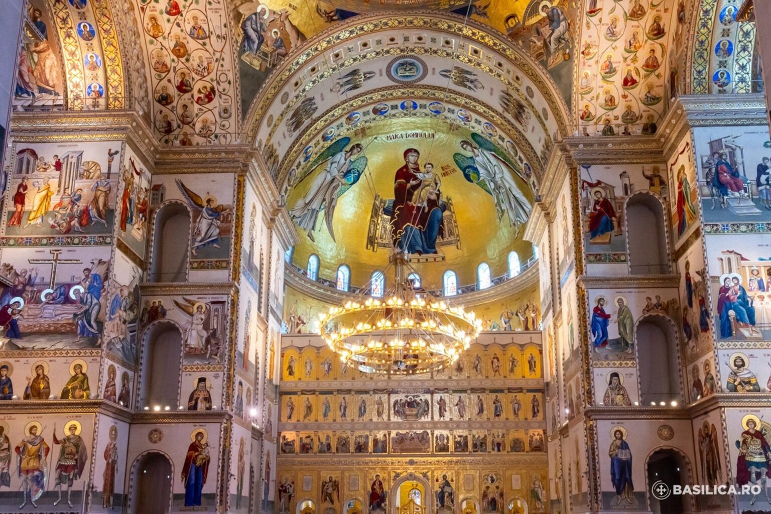Imagini din interiorul Catedralei Mântuirii Neamului, p… — DeBucurești
